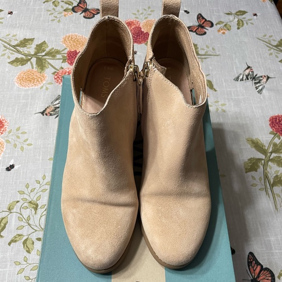 Toms | Shoes | Toms Lea Sand Suede Block Heel Ankle Boots | Poshmark